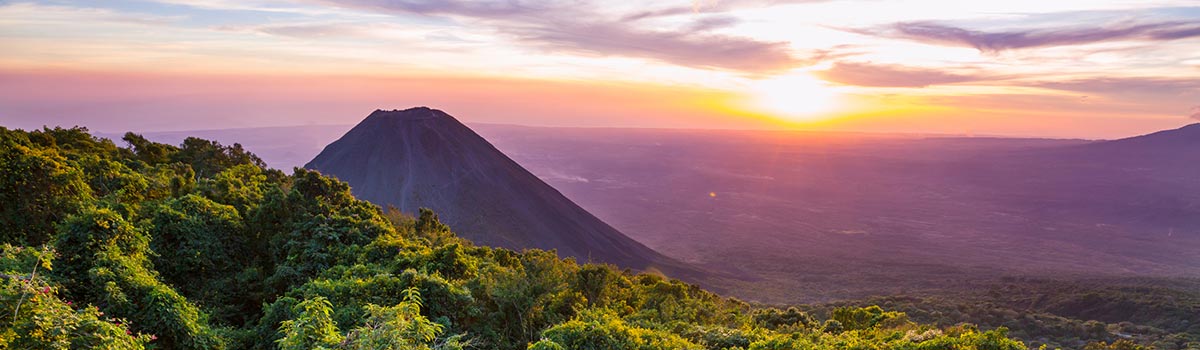 Travel to El Salvador - Articles, Hotels & Activities